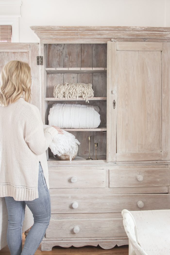 6 Ways to Display and Store Cozy Blankets - Love Grows Wild